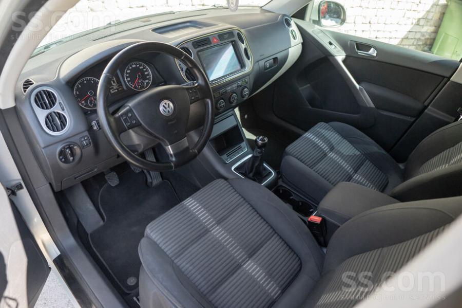 Grey Volkswagen Tiguan 2009 in Liepaja, with an engine capacity of 1.40 L and mileage of 257 thousand km for 6350 €, photo 9 on AUTOMOTO.COM.LV