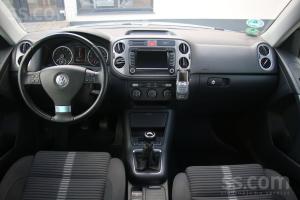 Grey Volkswagen Tiguan 2009 in Tukums, with an engine capacity of 2.00 L and mileage of 138 thousand km for 6969 €, photo 13 on AUTOMOTO.COM.LV