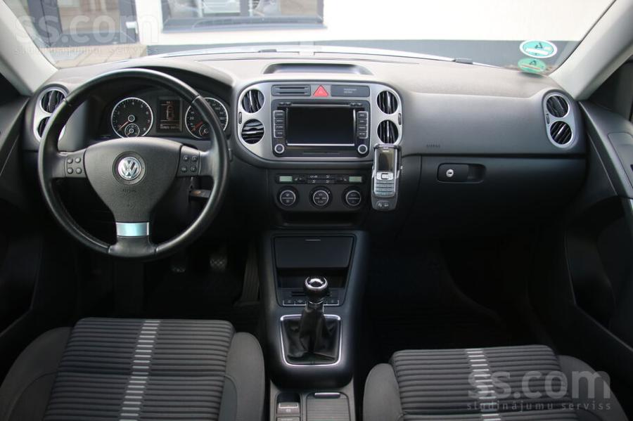 Grey Volkswagen Tiguan 2009 in Tukums, with an engine capacity of 2.00 L and mileage of 138 thousand km for 6969 €, photo 13 on AUTOMOTO.COM.LV