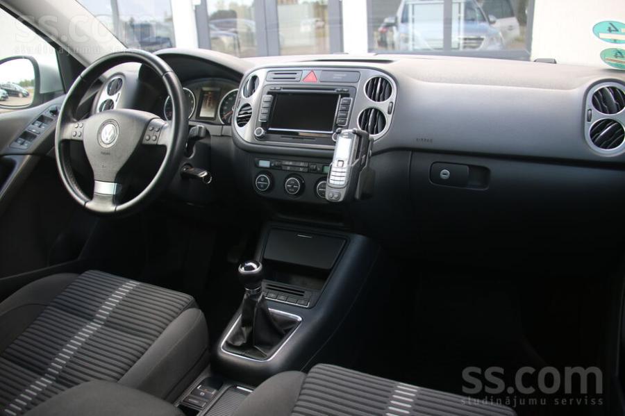 Grey Volkswagen Tiguan 2009 in Tukums, with an engine capacity of 2.00 L and mileage of 138 thousand km for 6969 €, photo 14 on AUTOMOTO.COM.LV
