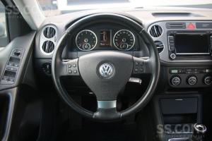 Grey Volkswagen Tiguan 2009 in Tukums, with an engine capacity of 2.00 L and mileage of 138 thousand km for 6969 €, photo 15 on AUTOMOTO.COM.LV
