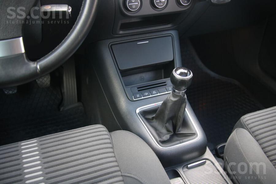 Grey Volkswagen Tiguan 2009 in Tukums, with an engine capacity of 2.00 L and mileage of 138 thousand km for 6969 €, photo 20 on AUTOMOTO.COM.LV