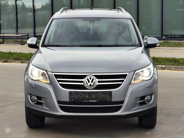 Grey Volkswagen Tiguan 2009 in Siauliai, with an engine capacity of 2.00 L and mileage of 222 thousand km for 4500 €, photo 3 on AUTOMOTO.COM.LV