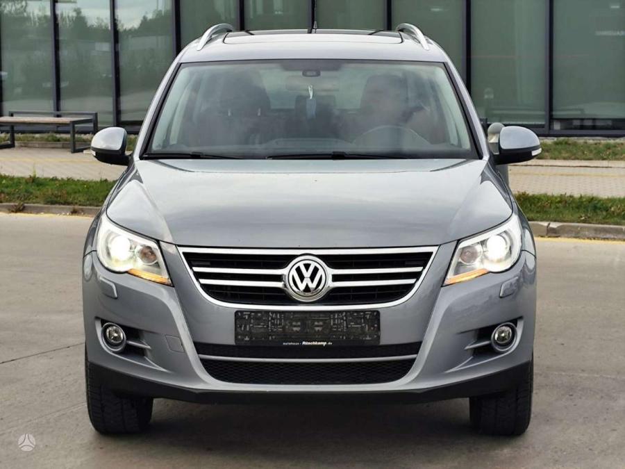 Pelēks Volkswagen Tiguan 2009 Šauļi, ar dzinēja tilpumu 2.00 L un nobraukumu 222 tūkst. km par 4500 €, foto 3 vietnē AUTOMOTO.COM.LV
