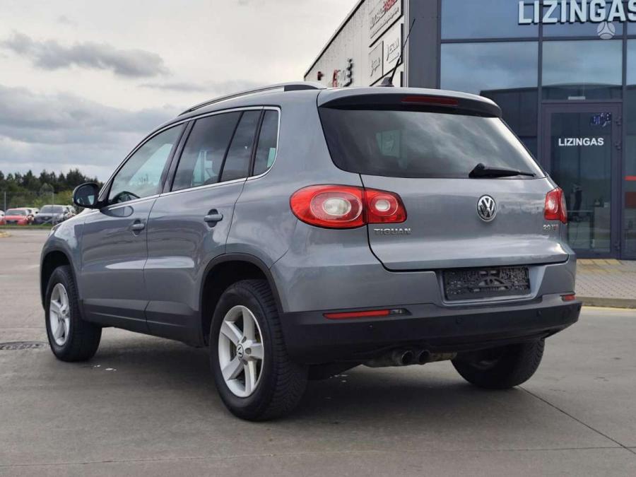 Pelēks Volkswagen Tiguan 2009 Šauļi, ar dzinēja tilpumu 2.00 L un nobraukumu 222 tūkst. km par 4500 €, foto 6 vietnē AUTOMOTO.COM.LV