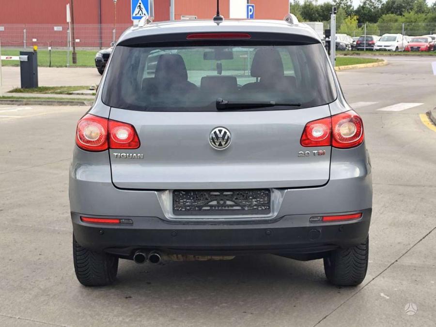 Pelēks Volkswagen Tiguan 2009 Šauļi, ar dzinēja tilpumu 2.00 L un nobraukumu 222 tūkst. km par 4500 €, foto 7 vietnē AUTOMOTO.COM.LV