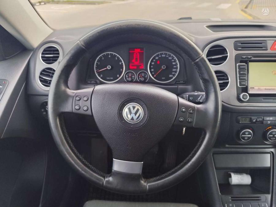 Pelēks Volkswagen Tiguan 2009 Šauļi, ar dzinēja tilpumu 2.00 L un nobraukumu 222 tūkst. km par 4500 €, foto 13 vietnē AUTOMOTO.COM.LV