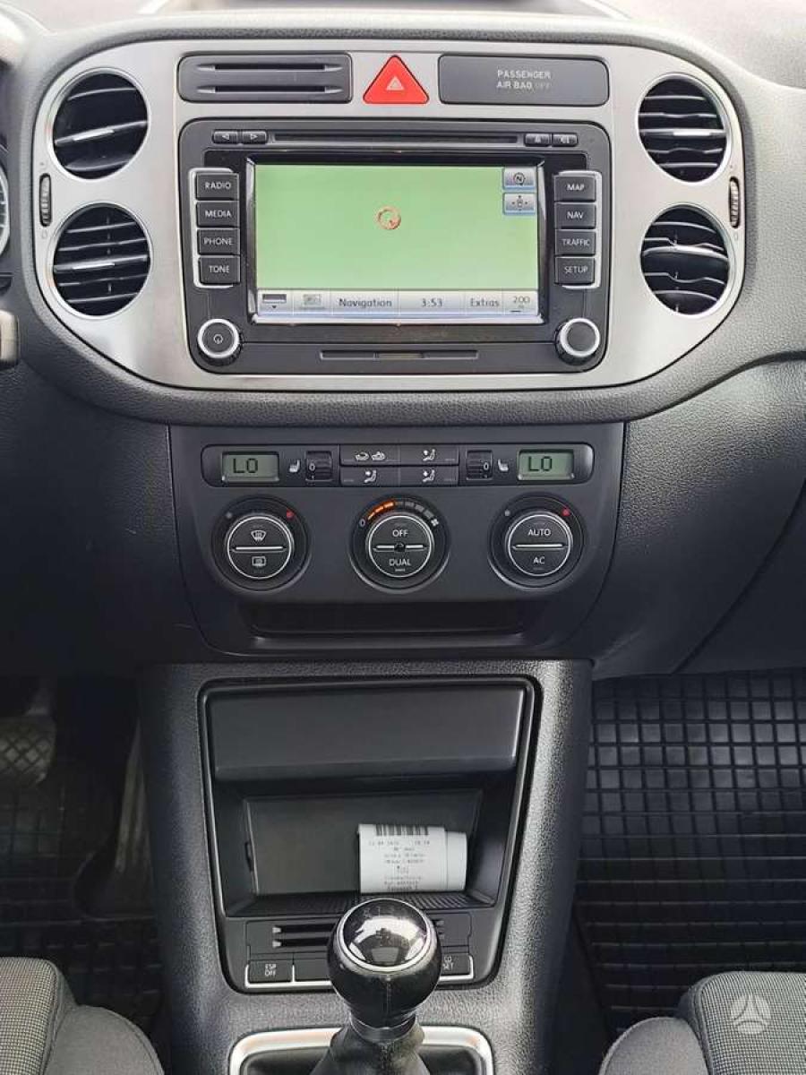 Pelēks Volkswagen Tiguan 2009 Šauļi, ar dzinēja tilpumu 2.00 L un nobraukumu 222 tūkst. km par 4500 €, foto 16 vietnē AUTOMOTO.COM.LV