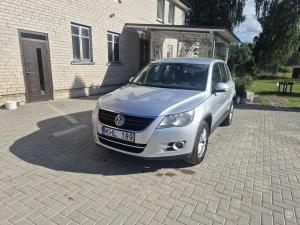 Grey Volkswagen Tiguan 2009 in Vilnius, with an engine capacity of 2.00 L and mileage of 375 thousand km for 2000 €, photo  on AUTOMOTO.COM.LV