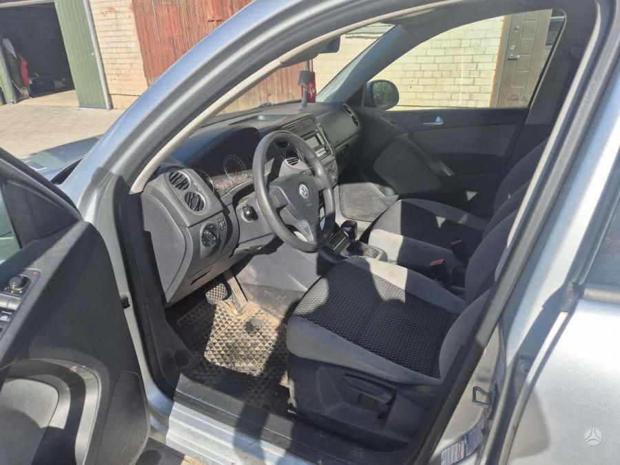 Grey Volkswagen Tiguan 2009 in Vilnius, with an engine capacity of 2.00 L and mileage of 375 thousand km for 2000 €, photo 12 on AUTOMOTO.COM.LV