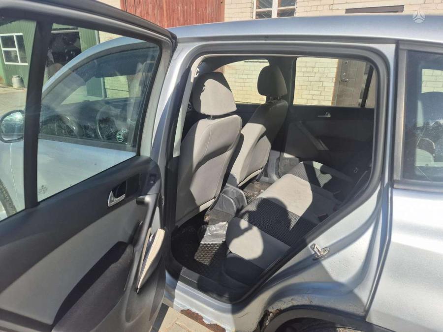 Grey Volkswagen Tiguan 2009 in Vilnius, with an engine capacity of 2.00 L and mileage of 375 thousand km for 2000 €, photo 13 on AUTOMOTO.COM.LV