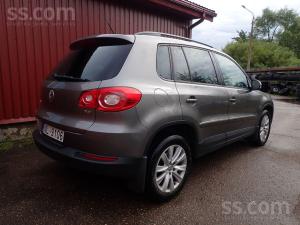 Grey Volkswagen Tiguan 2009 in Liepaja, with an engine capacity of 1.40 L and mileage of 131 thousand km for 5950 €, photo 3 on AUTOMOTO.COM.LV