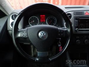 Grey Volkswagen Tiguan 2009 in Liepaja, with an engine capacity of 1.40 L and mileage of 131 thousand km for 5950 €, photo 9 on AUTOMOTO.COM.LV