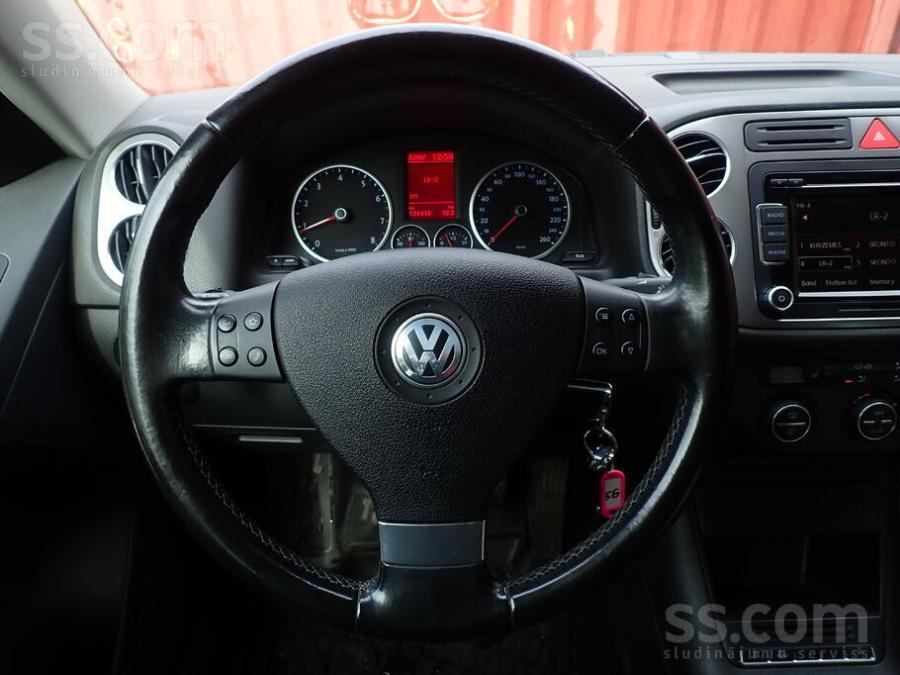 Grey Volkswagen Tiguan 2009 in Liepaja, with an engine capacity of 1.40 L and mileage of 131 thousand km for 5950 €, photo 9 on AUTOMOTO.COM.LV