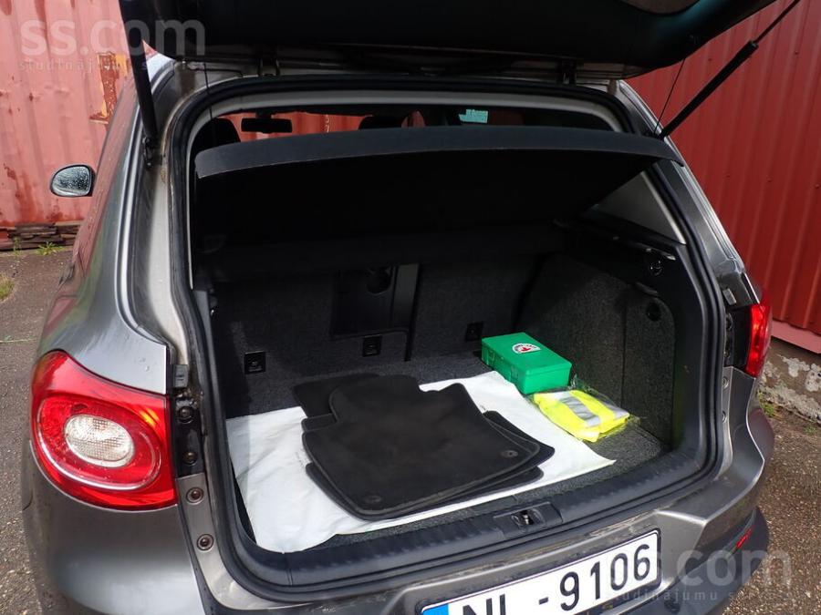 Grey Volkswagen Tiguan 2009 in Liepaja, with an engine capacity of 1.40 L and mileage of 131 thousand km for 5950 €, photo 15 on AUTOMOTO.COM.LV