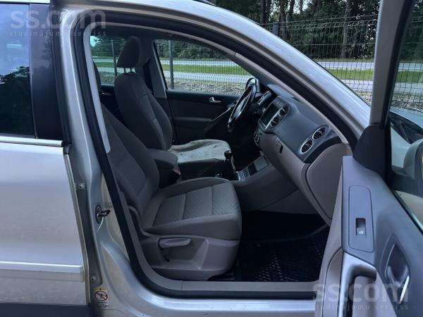 Pelēks Volkswagen Tiguan 2009 Cēsis, ar dzinēja tilpumu 2.00 L un nobraukumu 0 tūkst. km par 5700 €, foto 11 vietnē AUTOMOTO.COM.LV