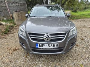 Grey Volkswagen Tiguan 2009 in Madona, with an engine capacity of 2.00 L and mileage of 213 thousand km for 5499 €, photo 3 on AUTOMOTO.COM.LV