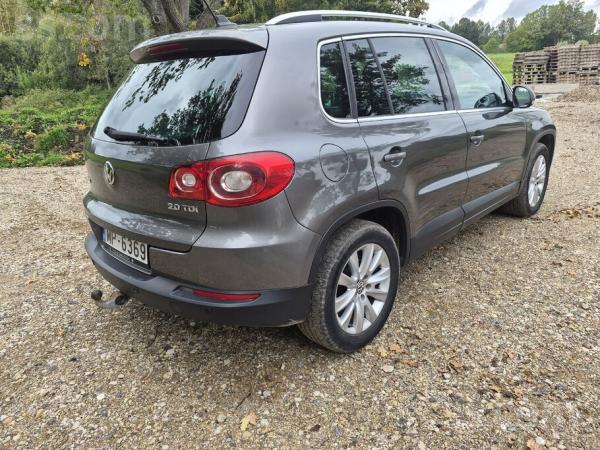 Grey Volkswagen Tiguan 2009 in Madona, with an engine capacity of 2.00 L and mileage of 213 thousand km for 5499 €, photo 6 on AUTOMOTO.COM.LV