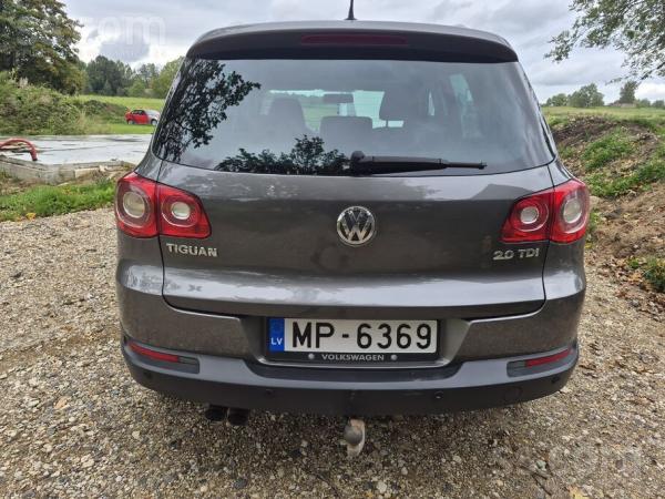 Grey Volkswagen Tiguan 2009 in Madona, with an engine capacity of 2.00 L and mileage of 213 thousand km for 5499 €, photo 7 on AUTOMOTO.COM.LV