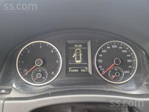 Grey Volkswagen Tiguan 2009 in Madona, with an engine capacity of 2.00 L and mileage of 213 thousand km for 5499 €, photo 10 on AUTOMOTO.COM.LV