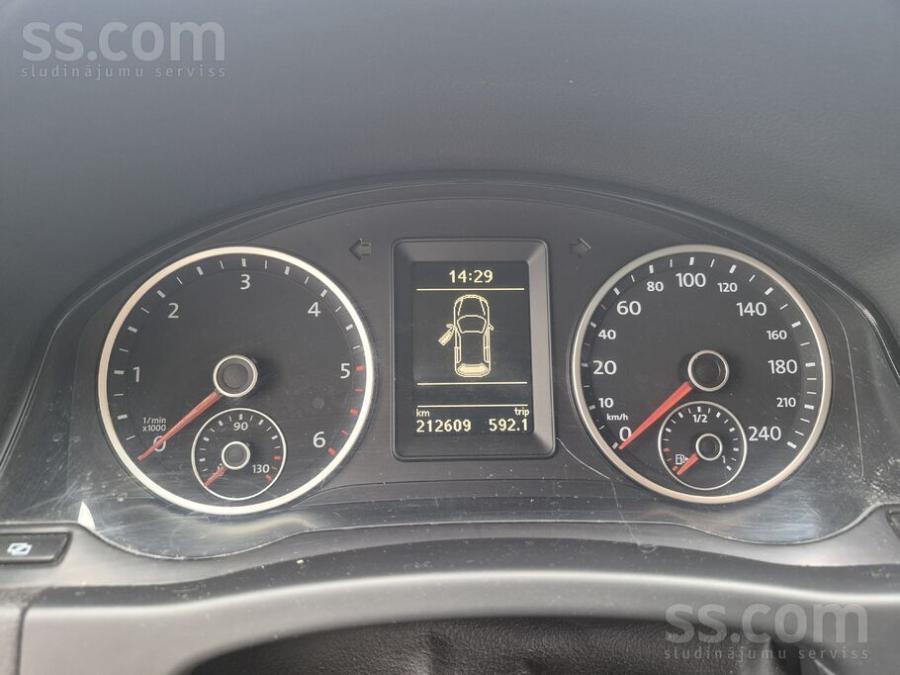 Grey Volkswagen Tiguan 2009 in Madona, with an engine capacity of 2.00 L and mileage of 213 thousand km for 5499 €, photo 10 on AUTOMOTO.COM.LV