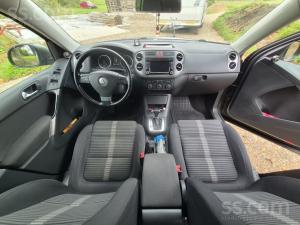 Grey Volkswagen Tiguan 2009 in Madona, with an engine capacity of 2.00 L and mileage of 213 thousand km for 5499 €, photo 12 on AUTOMOTO.COM.LV