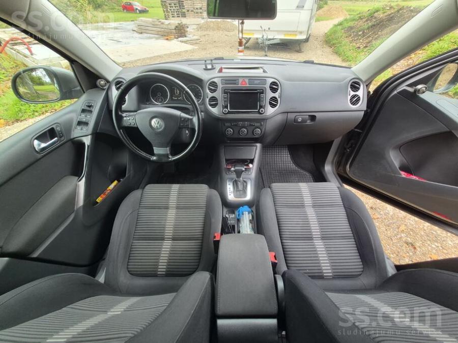 Grey Volkswagen Tiguan 2009 in Madona, with an engine capacity of 2.00 L and mileage of 213 thousand km for 5499 €, photo 12 on AUTOMOTO.COM.LV
