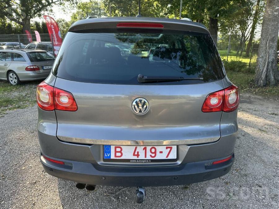 Grey Volkswagen Tiguan 2009 in Riga, with an engine capacity of 2.00 L and mileage of 232 thousand km for 6290 €, photo 5 on AUTOMOTO.COM.LV
