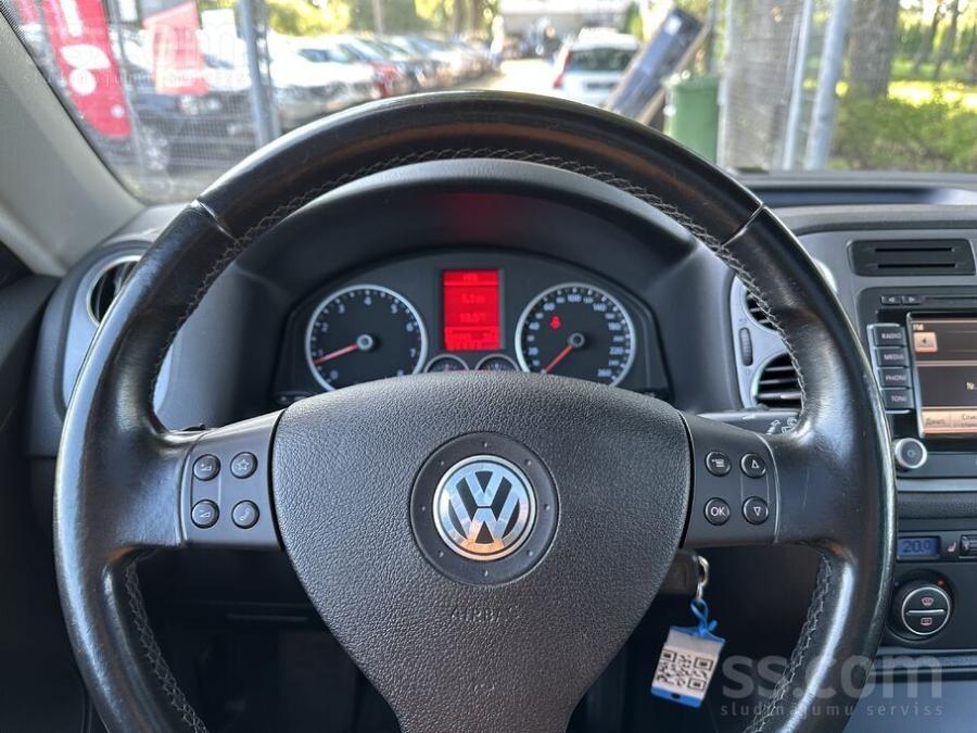 Grey Volkswagen Tiguan 2009 in Riga, with an engine capacity of 2.00 L and mileage of 232 thousand km for 6290 €, photo 23 on AUTOMOTO.COM.LV