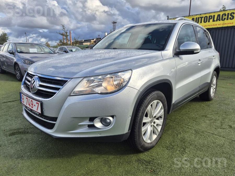 Grey Volkswagen Tiguan 2009 in Liepaja, with an engine capacity of 2.00 L and mileage of 223 thousand km for 7400 €, photo 1 on AUTOMOTO.COM.LV
