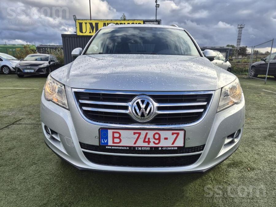 Grey Volkswagen Tiguan 2009 in Liepaja, with an engine capacity of 2.00 L and mileage of 223 thousand km for 7400 €, photo 3 on AUTOMOTO.COM.LV