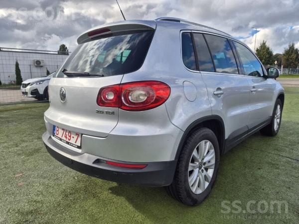 Volkswagen Tiguan 2009 in Liepaja on AUTOMOTO.COM.LV Grey Volkswagen Tiguan 2009 in Liepaja, with an engine capacity of 2.00 L and mileage of 223 thousand km for 7400 €, photo 6 on AUTOMOTO.COM.LV