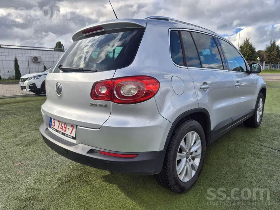 Grey Volkswagen Tiguan 2009 in Liepaja, with an engine capacity of 2.00 L and mileage of 223 thousand km for 7400 €, photo 6 on AUTOMOTO.COM.LV