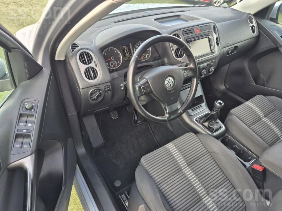 Grey Volkswagen Tiguan 2009 in Liepaja, with an engine capacity of 2.00 L and mileage of 223 thousand km for 7400 €, photo 10 on AUTOMOTO.COM.LV