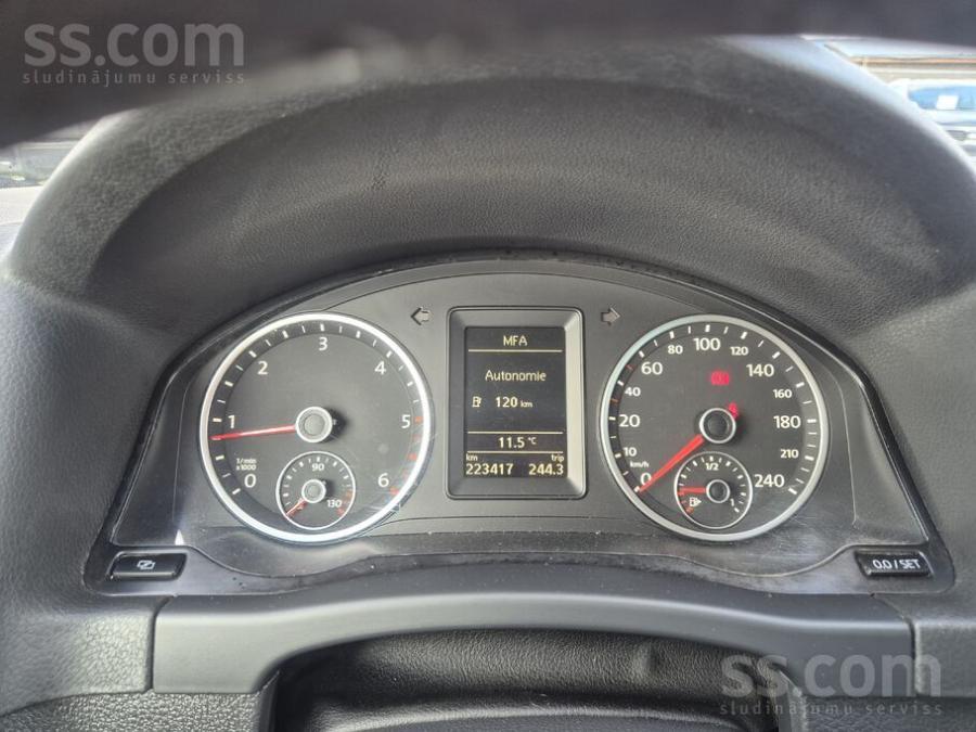 Grey Volkswagen Tiguan 2009 in Liepaja, with an engine capacity of 2.00 L and mileage of 223 thousand km for 7400 €, photo 12 on AUTOMOTO.COM.LV