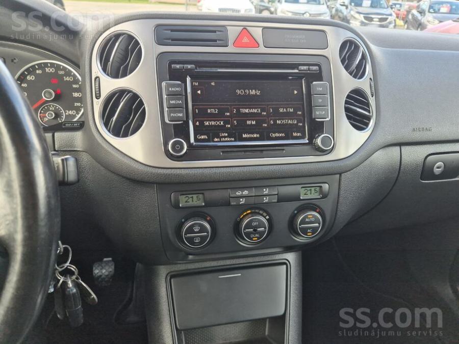 Grey Volkswagen Tiguan 2009 in Liepaja, with an engine capacity of 2.00 L and mileage of 223 thousand km for 7400 €, photo 13 on AUTOMOTO.COM.LV