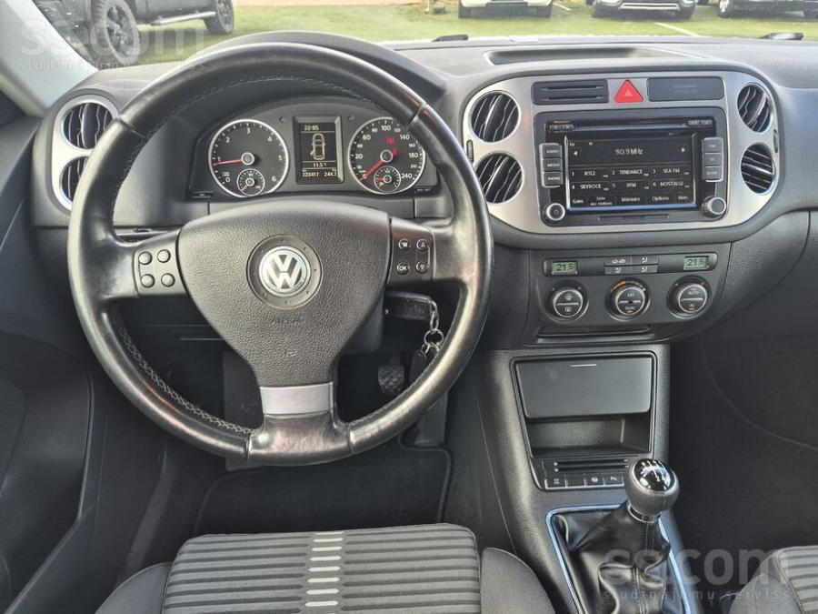 Grey Volkswagen Tiguan 2009 in Liepaja, with an engine capacity of 2.00 L and mileage of 223 thousand km for 7400 €, photo 16 on AUTOMOTO.COM.LV