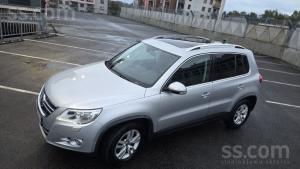 Grey Volkswagen Tiguan 2009 in Riga, with an engine capacity of 2.00 L and mileage of 282 thousand km for 5750 €, photo  on AUTOMOTO.COM.LV