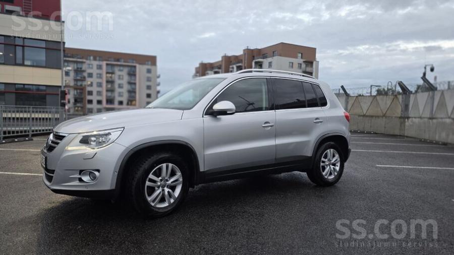 Pelēks Volkswagen Tiguan 2009 Rīga, ar dzinēja tilpumu 2.00 L un nobraukumu 282 tūkst. km par 5750 €, foto 7 vietnē AUTOMOTO.COM.LV