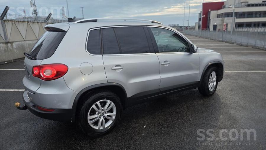 Pelēks Volkswagen Tiguan 2009 Rīga, ar dzinēja tilpumu 2.00 L un nobraukumu 282 tūkst. km par 5750 €, foto 10 vietnē AUTOMOTO.COM.LV