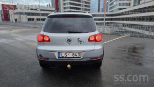 Pelēks Volkswagen Tiguan 2009 Rīga, ar dzinēja tilpumu 2.00 L un nobraukumu 282 tūkst. km par 5750 €, foto 12 vietnē AUTOMOTO.COM.LV