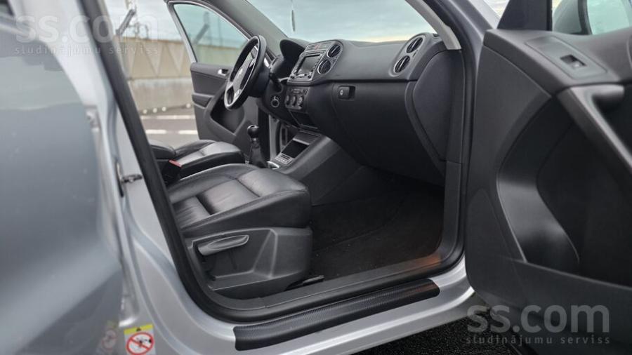 Pelēks Volkswagen Tiguan 2009 Rīga, ar dzinēja tilpumu 2.00 L un nobraukumu 282 tūkst. km par 5750 €, foto 26 vietnē AUTOMOTO.COM.LV