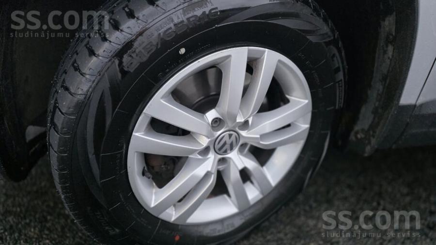 Pelēks Volkswagen Tiguan 2009 Rīga, ar dzinēja tilpumu 2.00 L un nobraukumu 282 tūkst. km par 5750 €, foto 30 vietnē AUTOMOTO.COM.LV