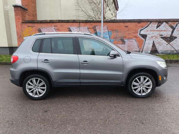 Pelēks Volkswagen Tiguan 2010 Šauļi, ar dzinēja tilpumu 2.00 L un nobraukumu 272 tūkst. km par 4900 €, foto 7 vietnē AUTOMOTO.COM.LV