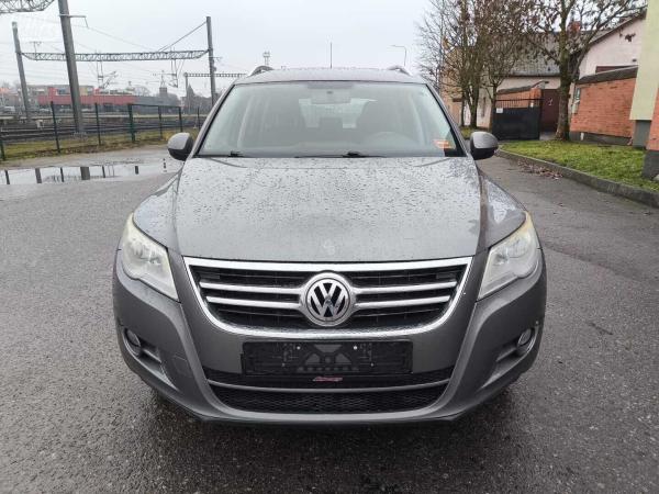 Pelēks Volkswagen Tiguan 2010 Šauļi, ar dzinēja tilpumu 2.00 L un nobraukumu 272 tūkst. km par 4900 €, foto 2 vietnē AUTOMOTO.COM.LV