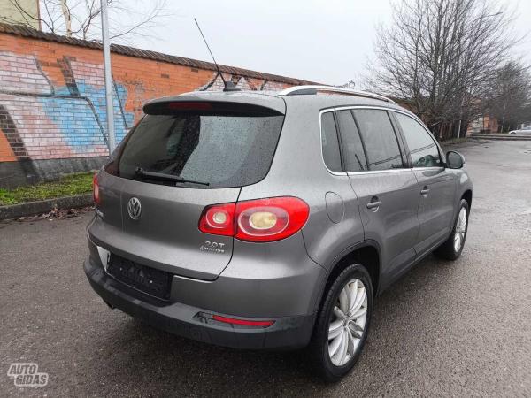 Pelēks Volkswagen Tiguan 2010 Šauļi, ar dzinēja tilpumu 2.00 L un nobraukumu 272 tūkst. km par 4900 €, foto 4 vietnē AUTOMOTO.COM.LV