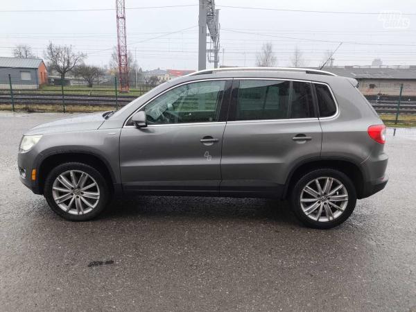 Pelēks Volkswagen Tiguan 2010 Šauļi, ar dzinēja tilpumu 2.00 L un nobraukumu 272 tūkst. km par 4900 €, foto 8 vietnē AUTOMOTO.COM.LV