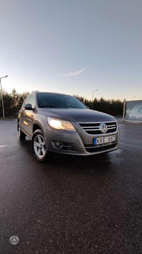 Pelēks Volkswagen Tiguan 2010 Kauņa, ar dzinēja tilpumu 1.39 L un nobraukumu 245 tūkst. km par 3750 €, foto 1 vietnē AUTOMOTO.COM.LV