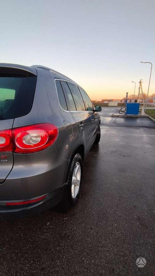 Pelēks Volkswagen Tiguan 2010 Kauņa, ar dzinēja tilpumu 1.39 L un nobraukumu 245 tūkst. km par 3750 €, foto 2 vietnē AUTOMOTO.COM.LV