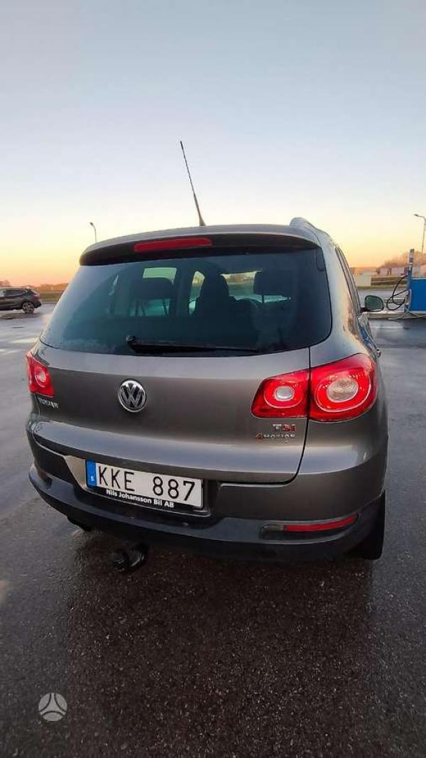 Pelēks Volkswagen Tiguan 2010 Kauņa, ar dzinēja tilpumu 1.39 L un nobraukumu 245 tūkst. km par 3750 €, foto 3 vietnē AUTOMOTO.COM.LV